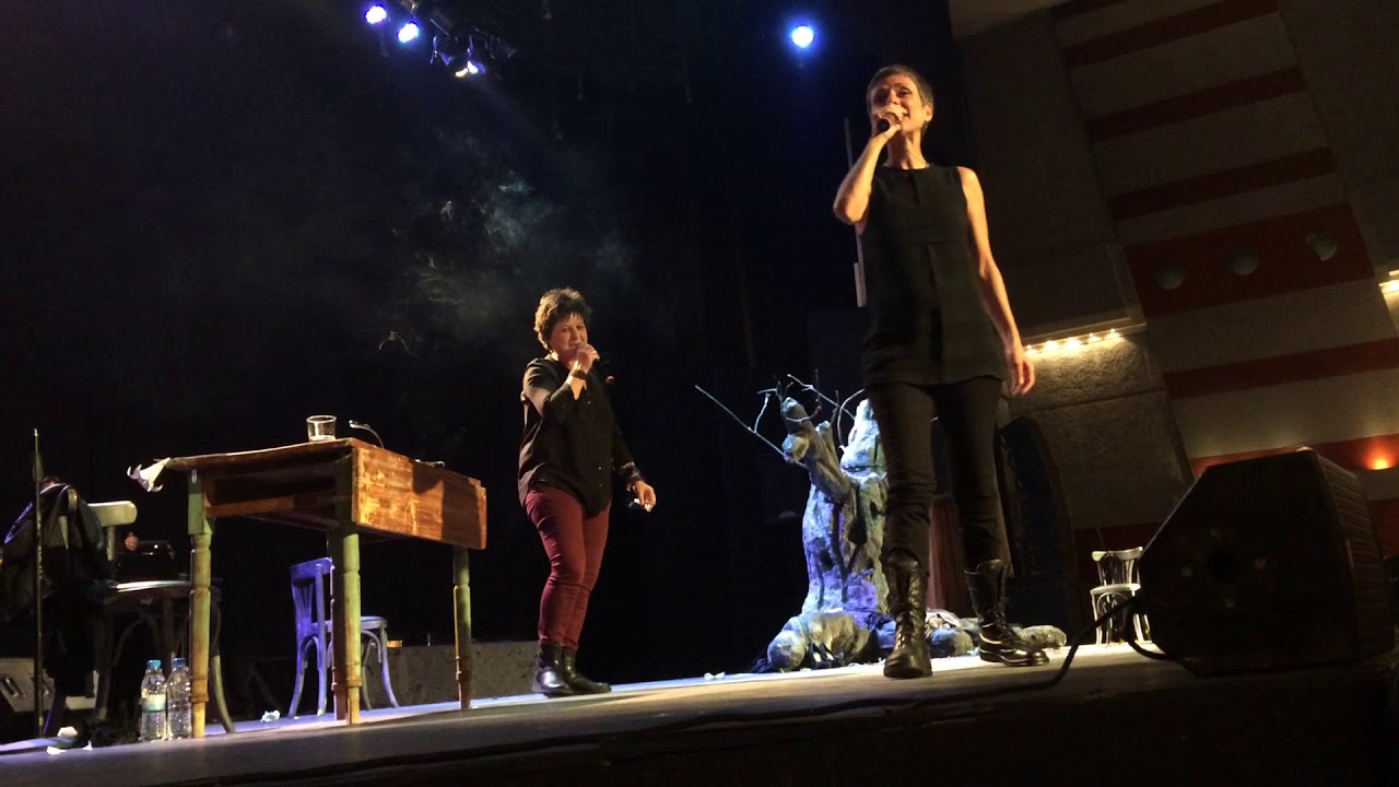 Αναστασια Μουτσατσου . Τι παραξενη κοπελα @ Radio city - YouTube