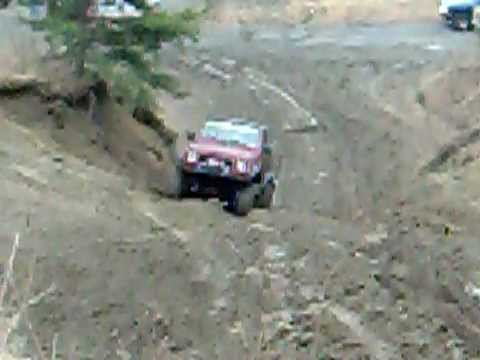 Suzuki Samurai on 33" Boggers Gettin It Done!! - YouTube