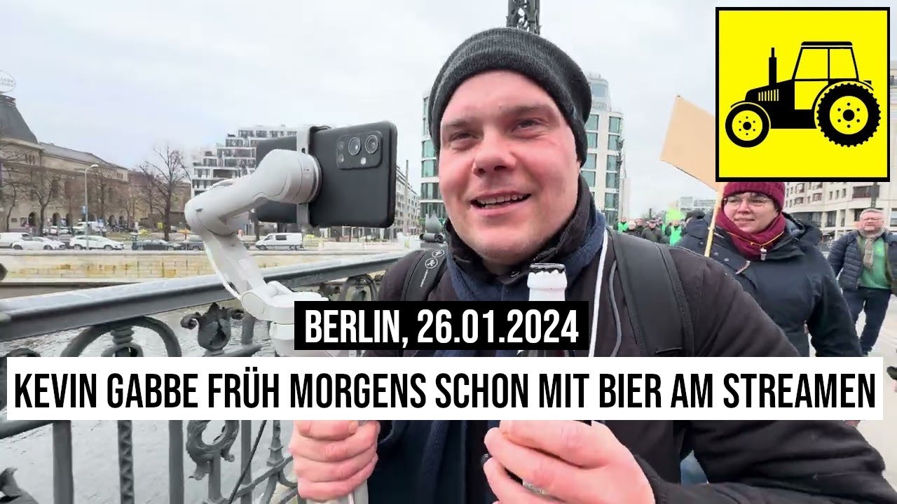 26.01.2024 Berlin Demo-Touri Kevin Gabbe früh morgens schon mit Bier am ...
