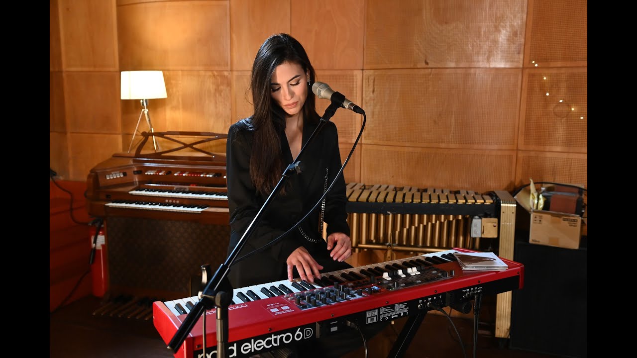 Hristina - Koncertna promocija albuma "Bedem" @ STUDIO 6, Radio Beograd ...