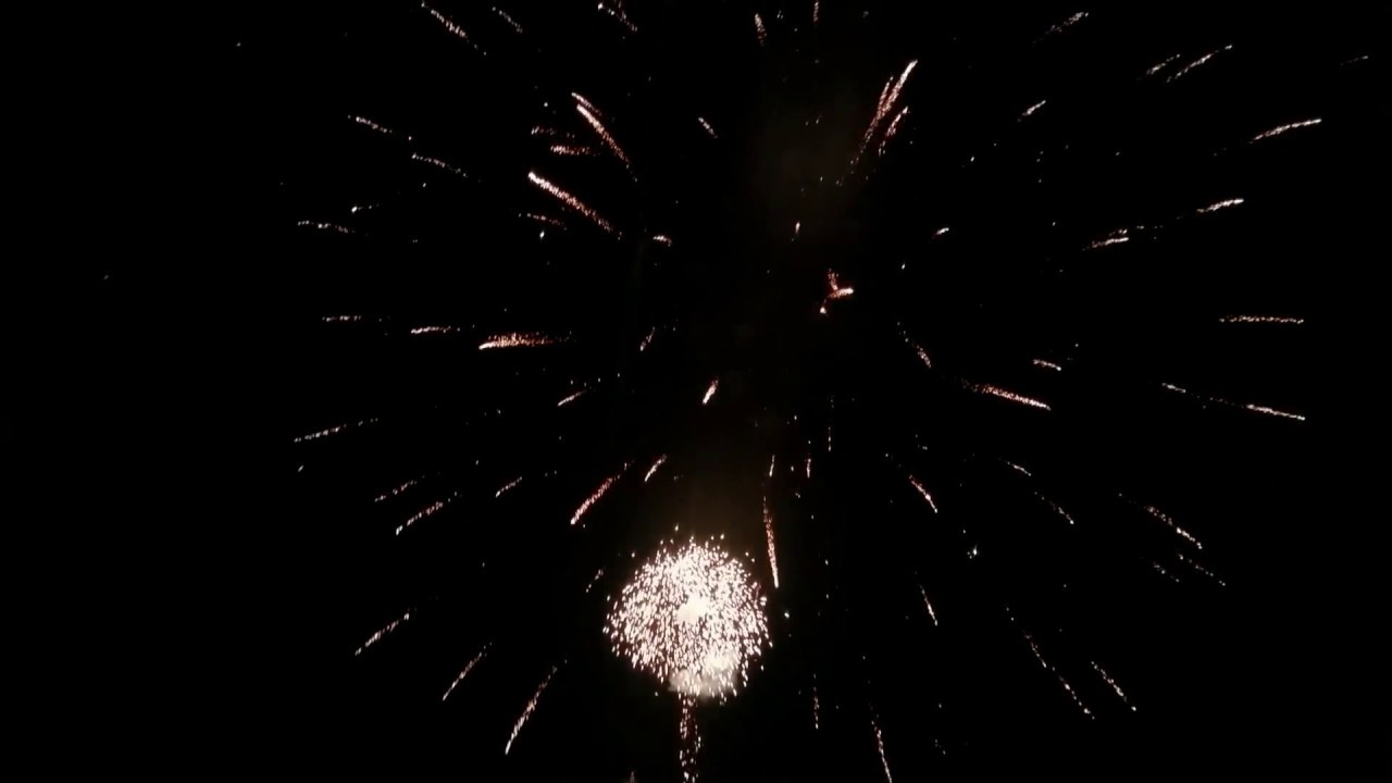 4" SHELL X 20 (LOUD) 1.3G FIREWORKS - YouTube