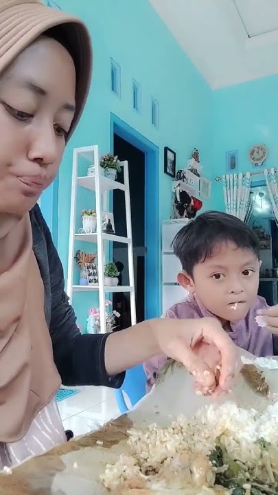 part1 makan nasi padang bareng anak ku - YouTube
