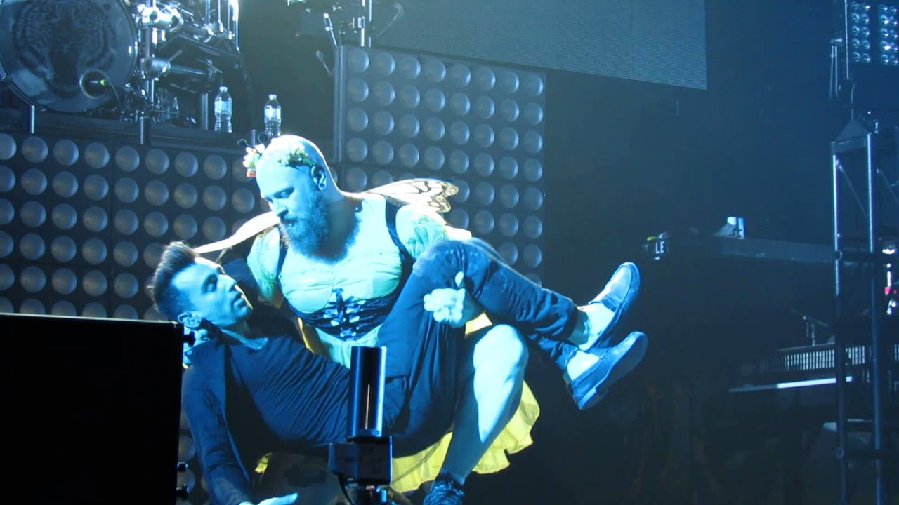 Funny moment with Dan - Hedley - Ottawa - March 29th 2014 - YouTube