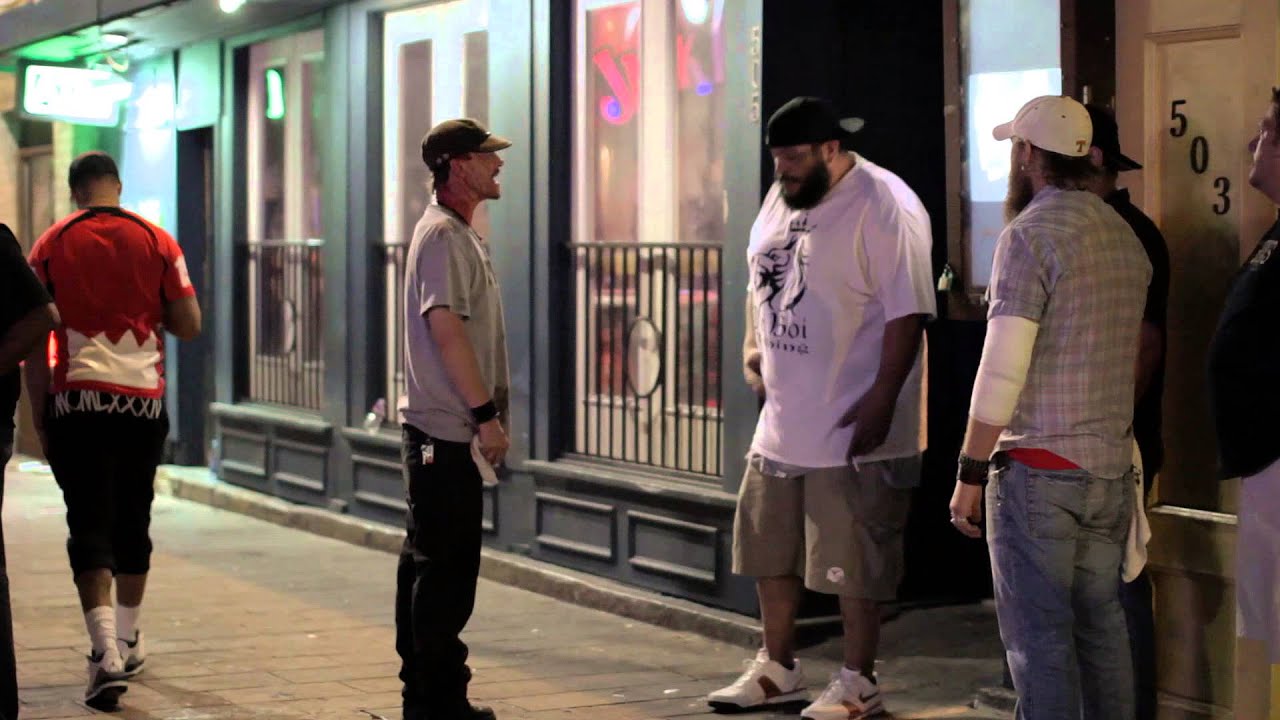 Bouncer knocks out drunk outside Downtown Bar Street Fight - Texas ...