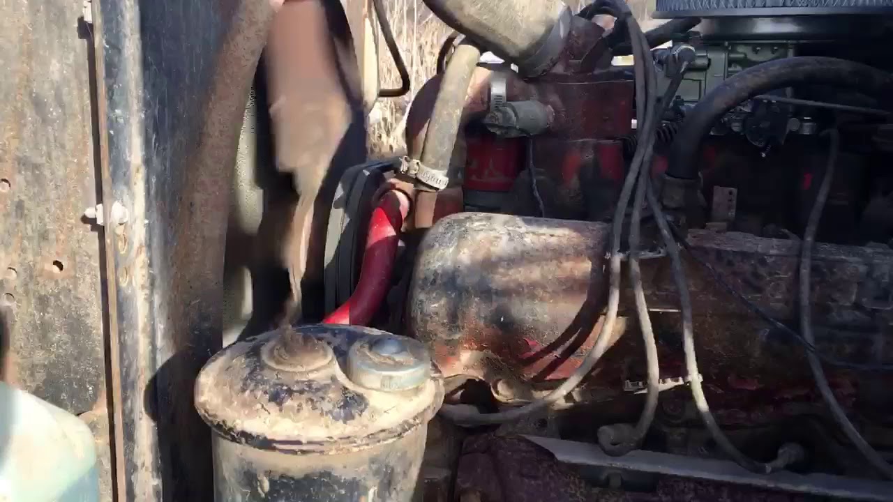 International 345 V8 - YouTube