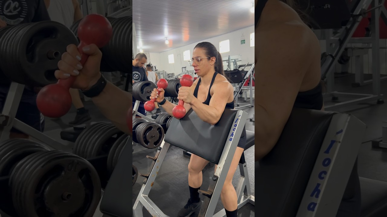 Rosca martelo no scott - Exercício ênfase bíceps e antebraço - YouTube