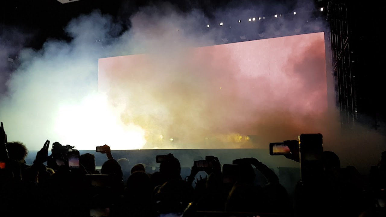 Kendrick Lamar DNA entrance at DAMN tour London O2 arena - YouTube