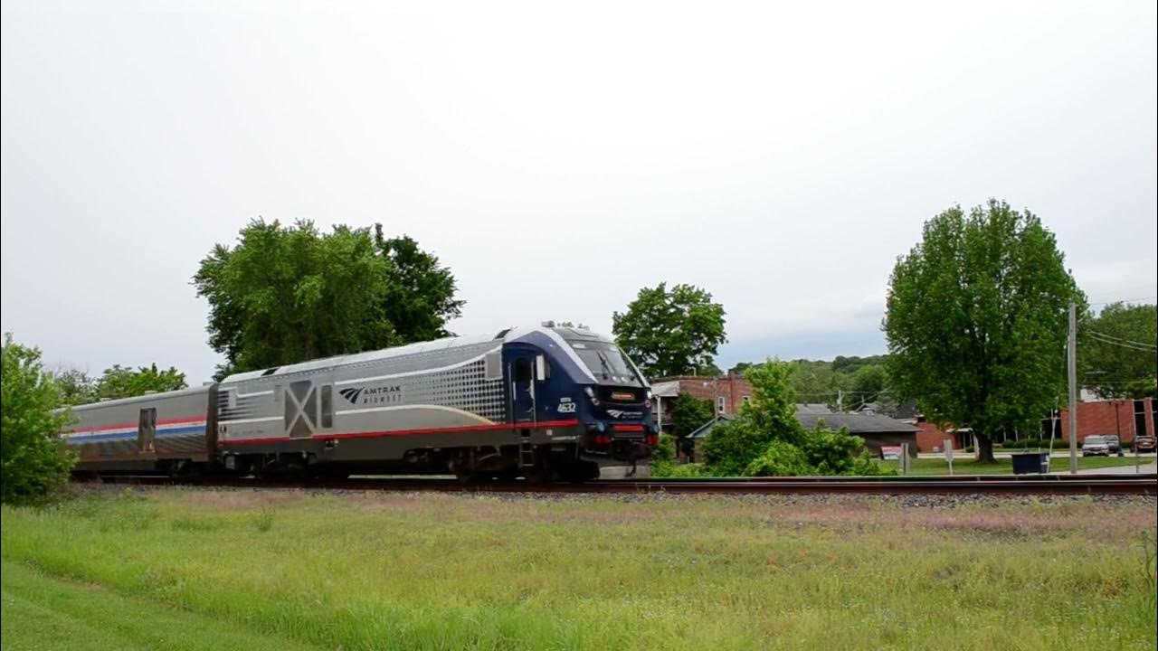 IDTX 4632 with Amtrak 314 at Pacific, MO - May 15, 2022 - YouTube