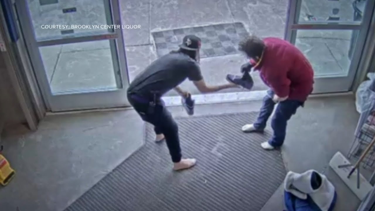 Woman gives Jordans she's wearing to homeless man in Minnesota - YouTube