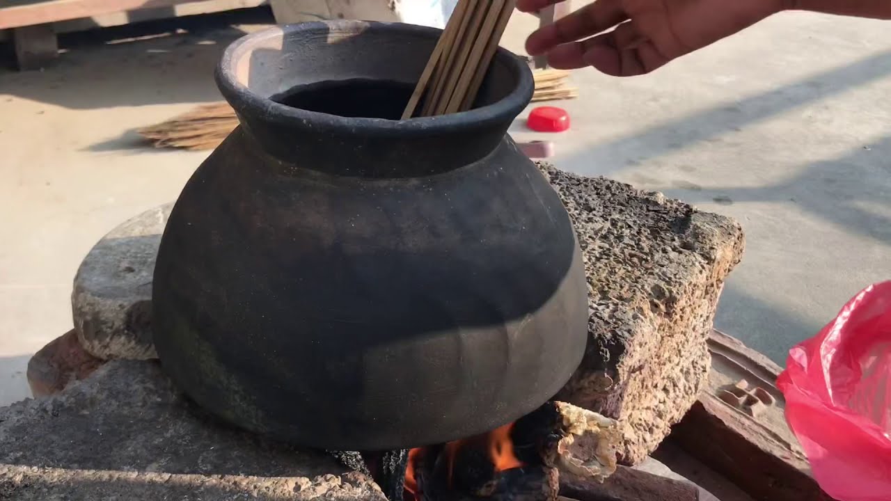 making popcorn traditionally at home in earthen pot (Nepali style ...