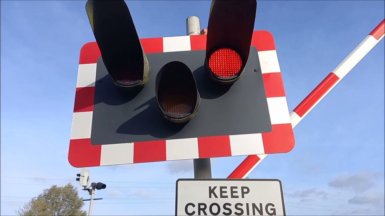 Marsh Lane Level Crossing - Bucks - YouTube