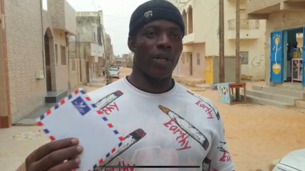 Mame Balla, Boy Niang, Cheikh Super Diamono reçoivent des enveloppes de ...