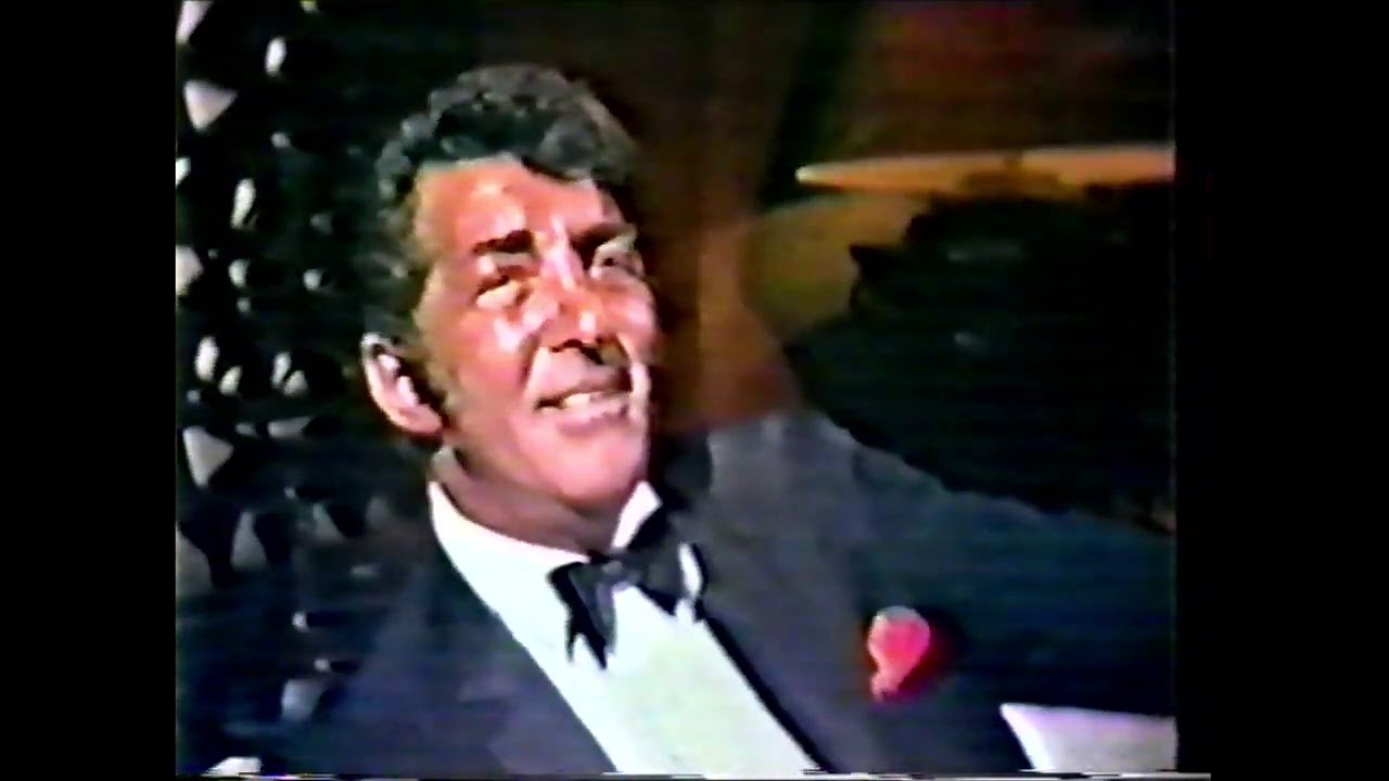 Dean Martin - "Little Green Apples" - LIVE - YouTube