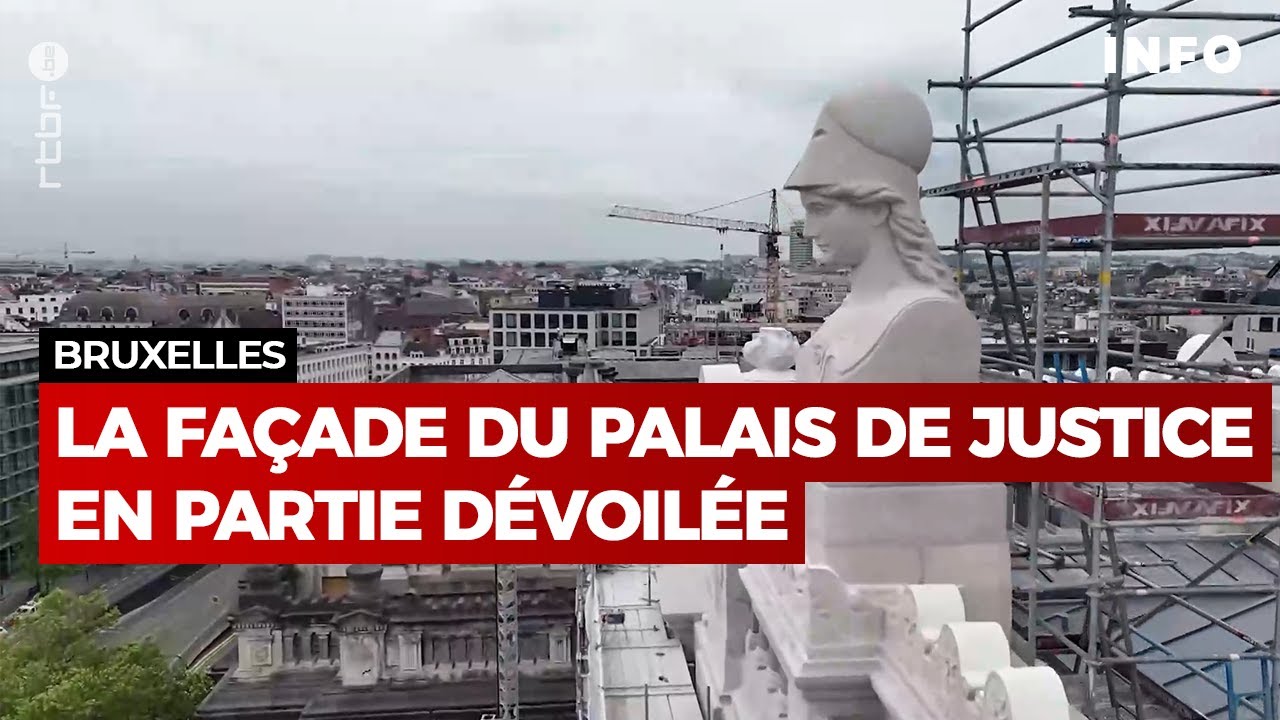 Palais de Justice de Bruxelles : la statue de la déesse Minerve ...