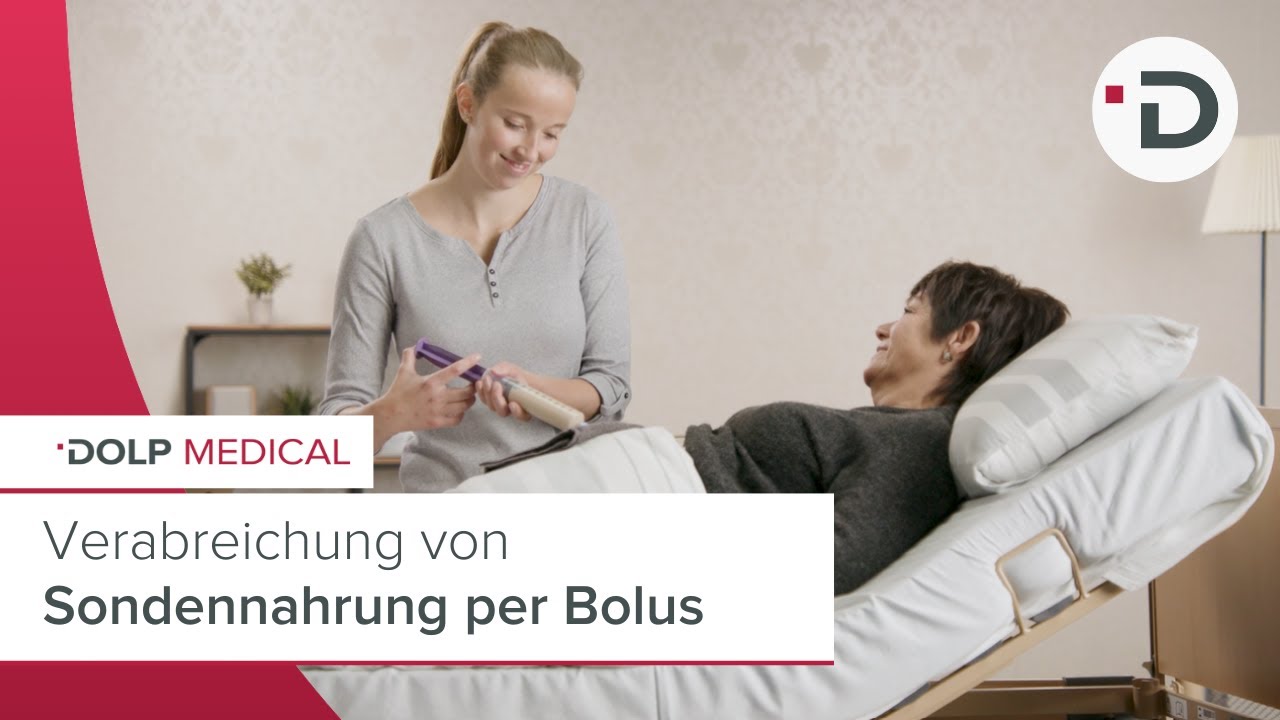 Bolusgabe: Sondennahrung mit einer Spritze über eine Magensonde ...