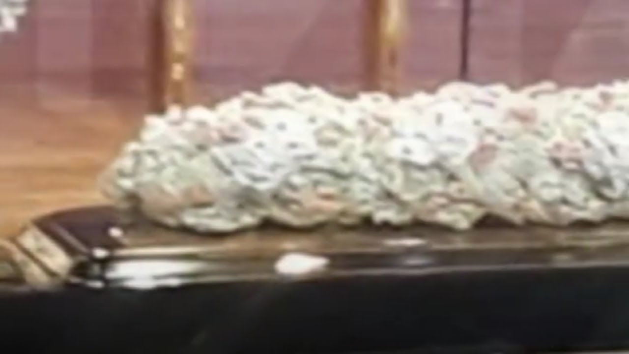 Kim Porter was buried in a gold casket - YouTube