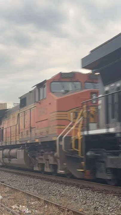 NS 26X With BNSF H2 Trailing #train #norfolksouthern #bnsf - YouTube