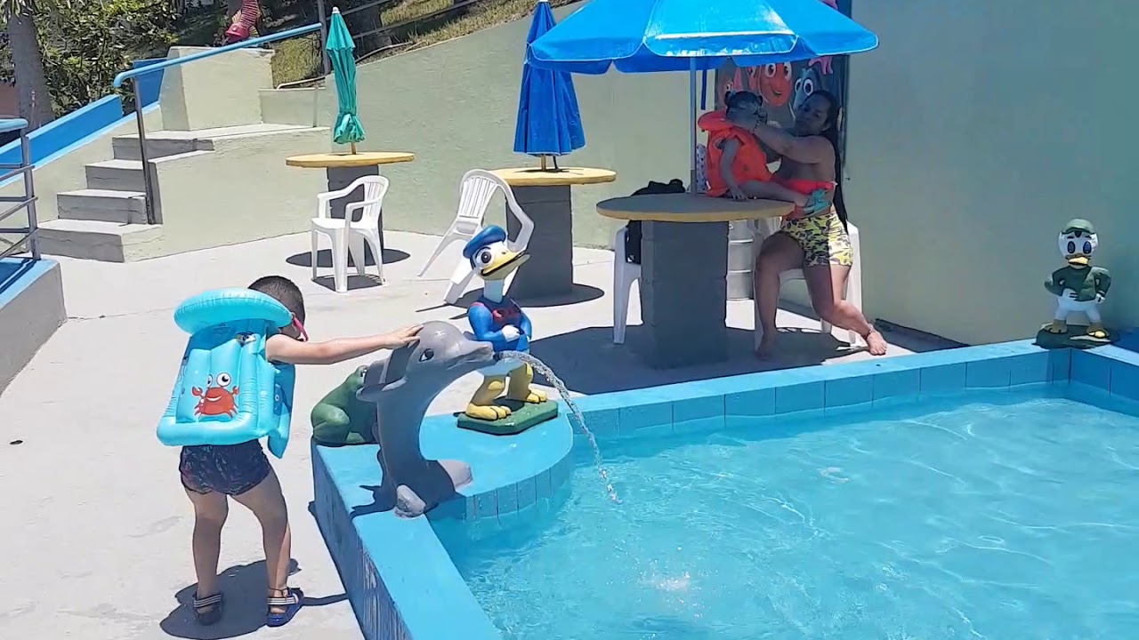 Día de piscina de Isaac y samara(1) - YouTube