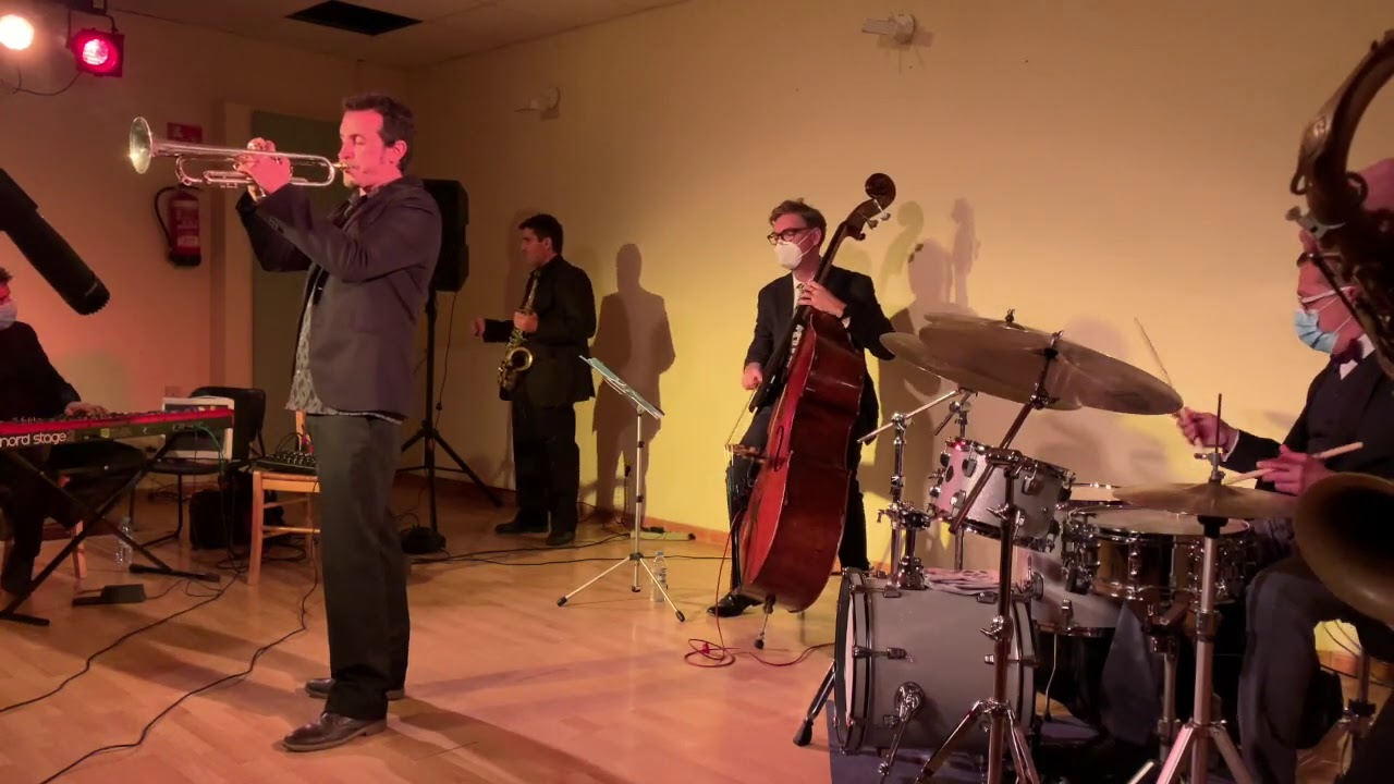 Kind of Blue Sextet "Freddie the Feeloader" - YouTube