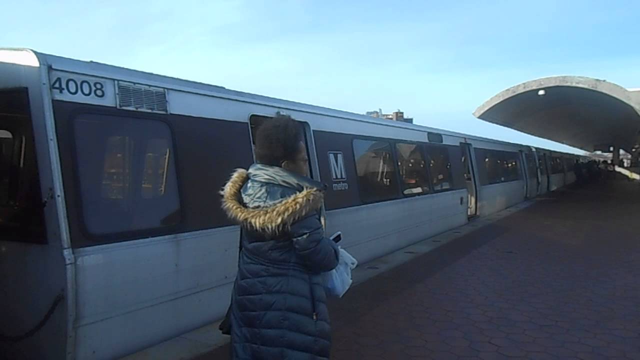 DC Metro (WMATA): Shady Grove bound Red Line train @ Rhode Island Ave ...