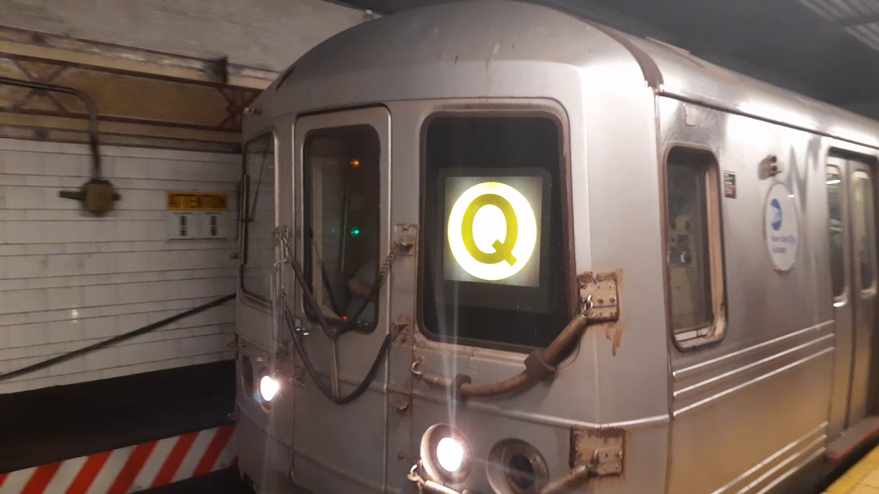 MTA R46 Q Train at DeKalb Avenue!!! - 3/10/20 - YouTube