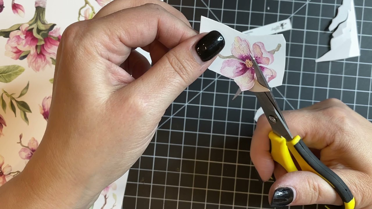 How to use your scissors for fussy cutting. - YouTube
