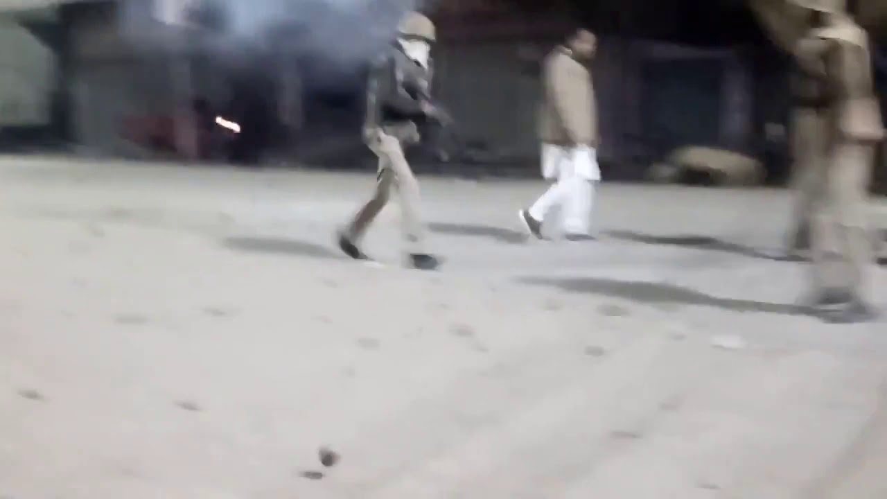 Mau U. P: AT 04:00PM today. थाने में लगाई गई आग - YouTube