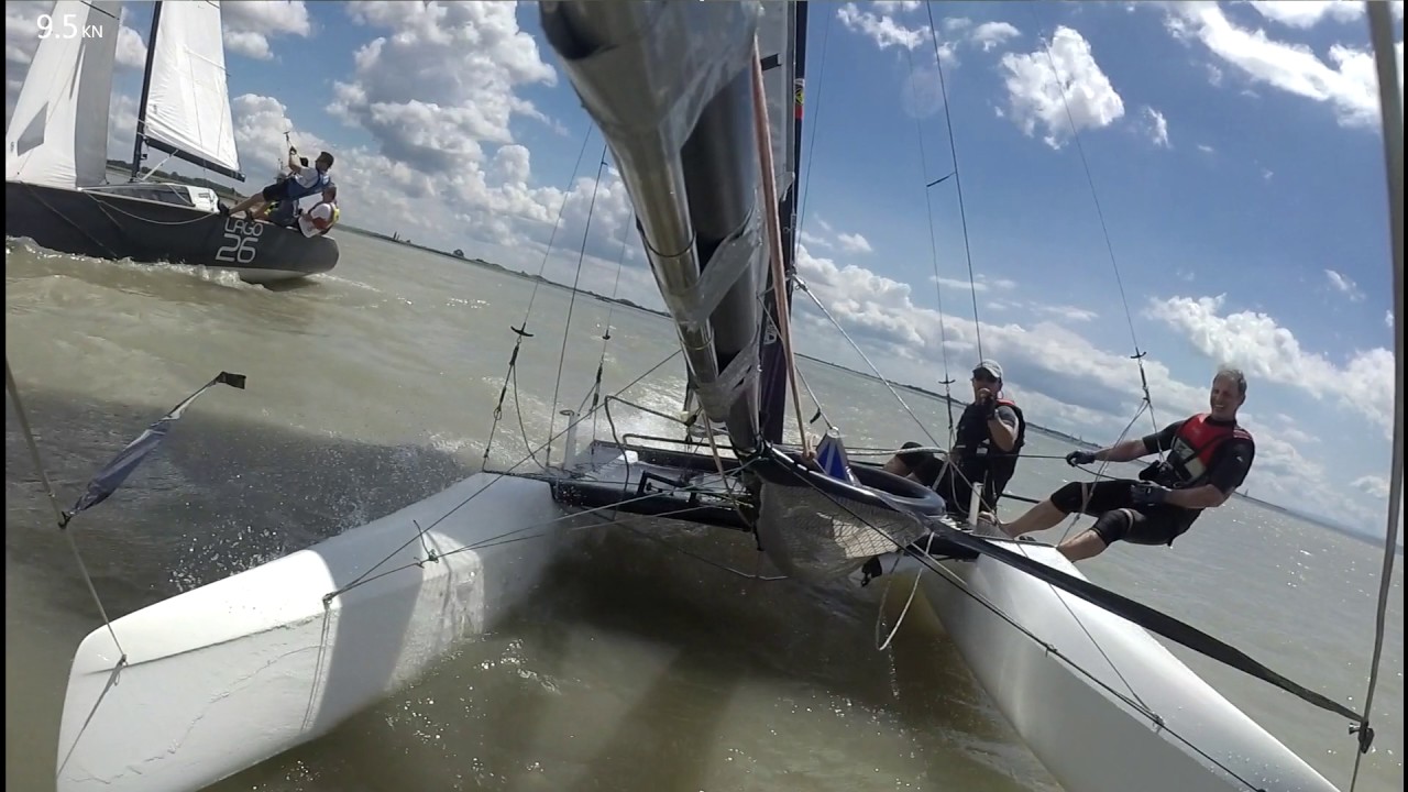 Lago 26 vs. Nacra F16 - YouTube
