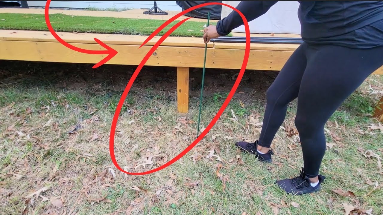 She sticks a Dollar Store broom in the ground for this GENIUS Christmas ...