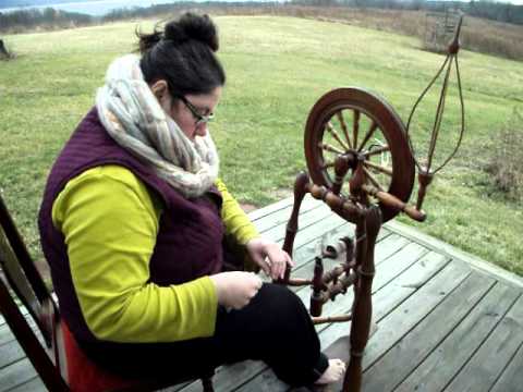 Irish Castle Spinning Wheel - YouTube