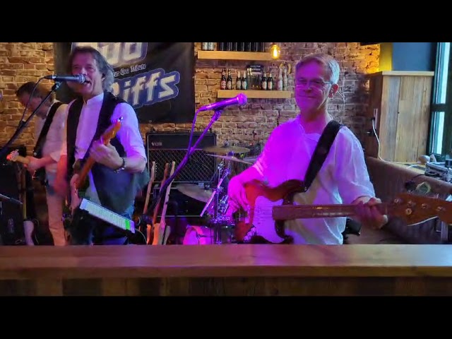 Caroline by Quo Riffs - Status Quo Tribute Band Chords - Chordify