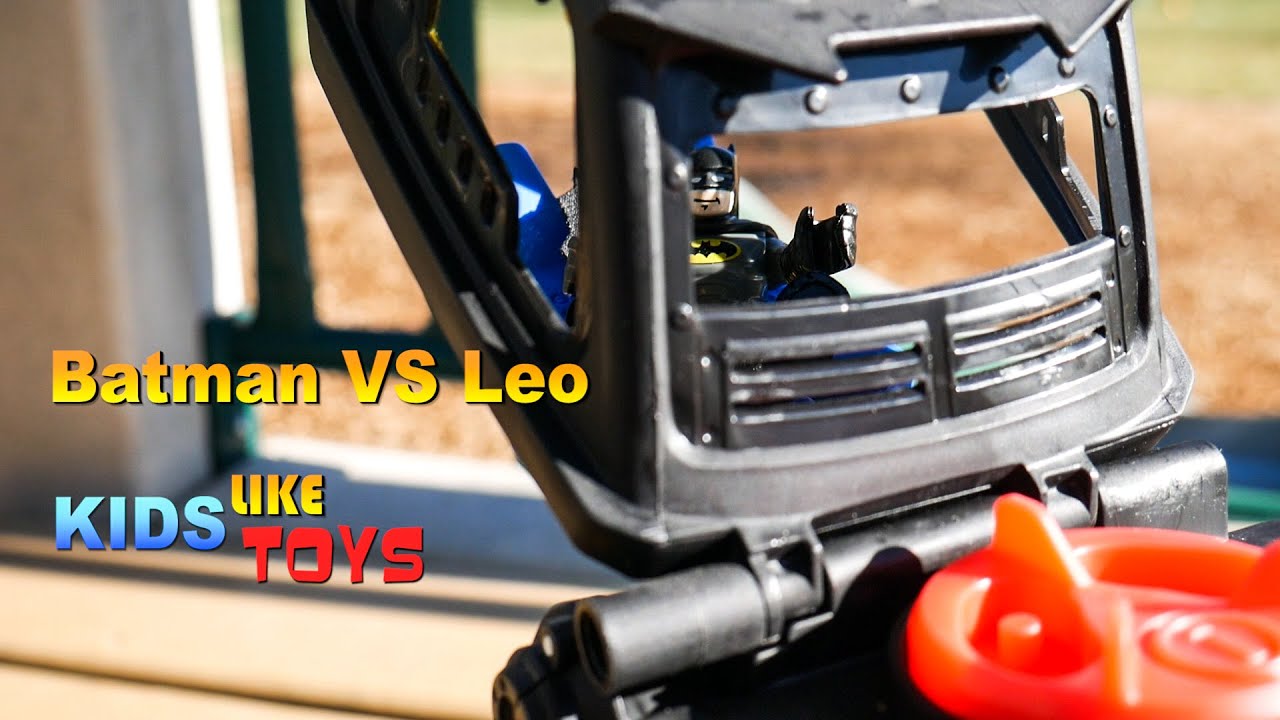 Batman vs Leo - YouTube