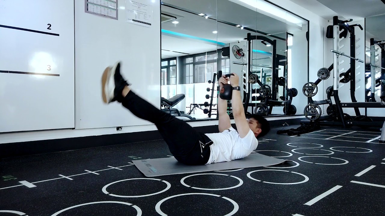 V Sit up kettlebell - YouTube