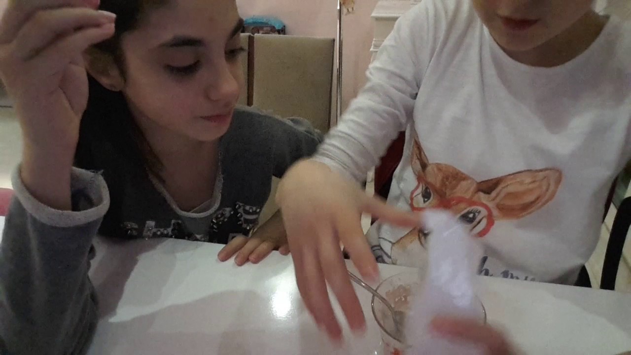 Patates nişastasindan slime yaptık (beyaz)ama tutkal ve boraxli sudan ...