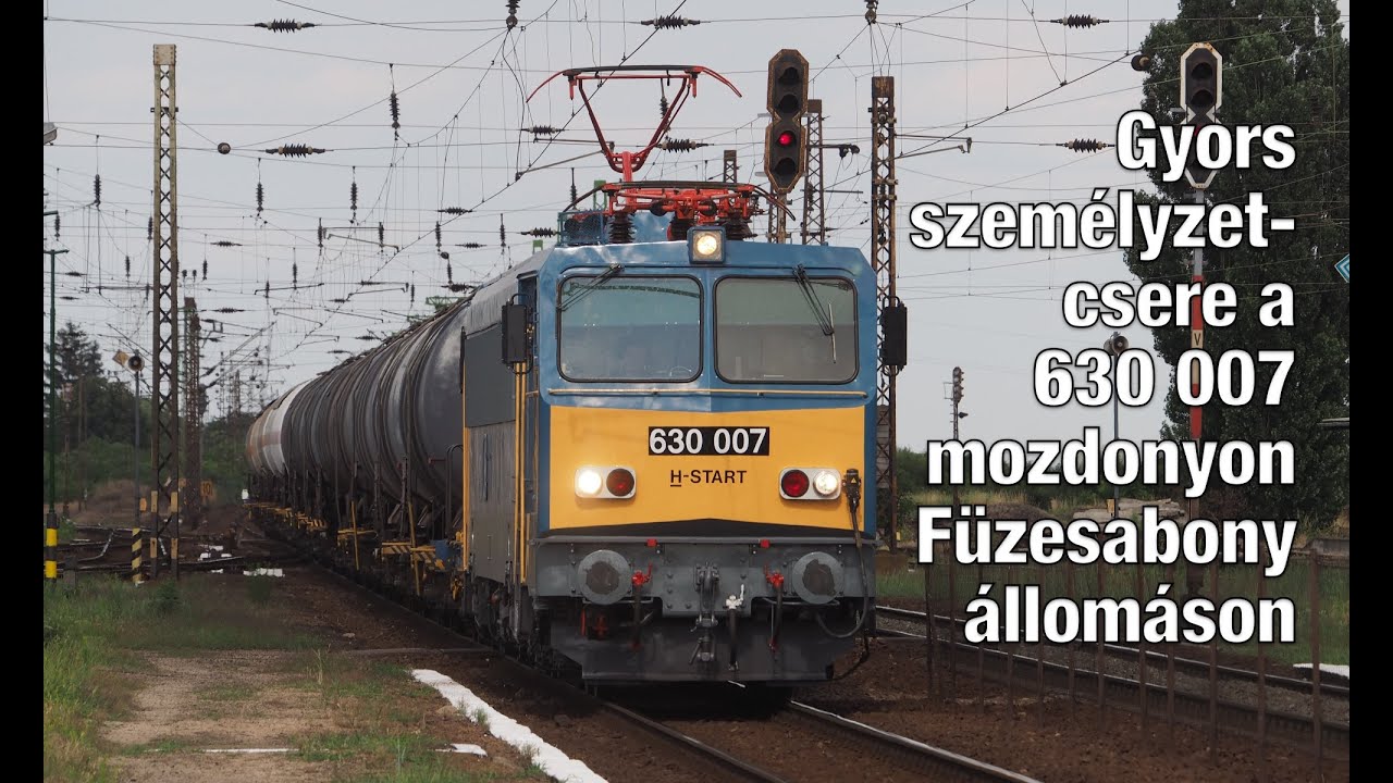 Gyors személyzetcsere a 630 007 mozdonyon és továbbhaladás ...