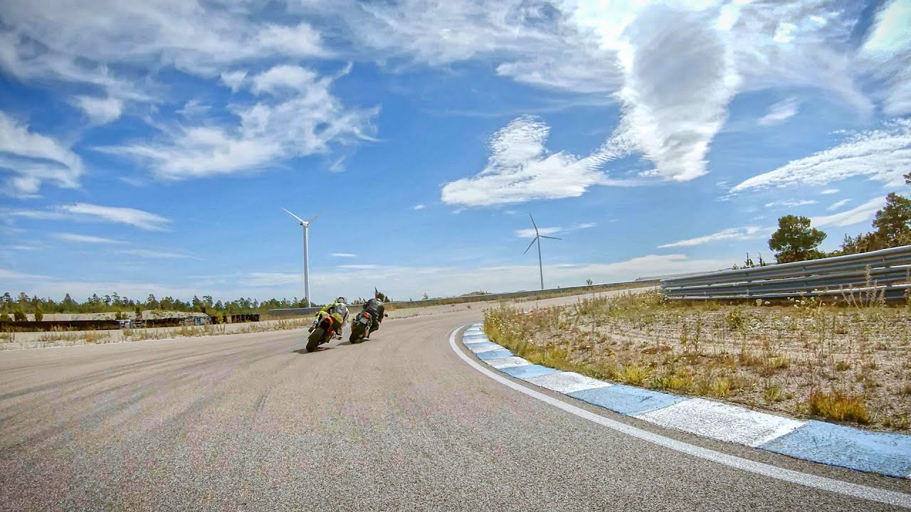 KTM Super Duke 1290r on the Gotland Ring race track - YouTube