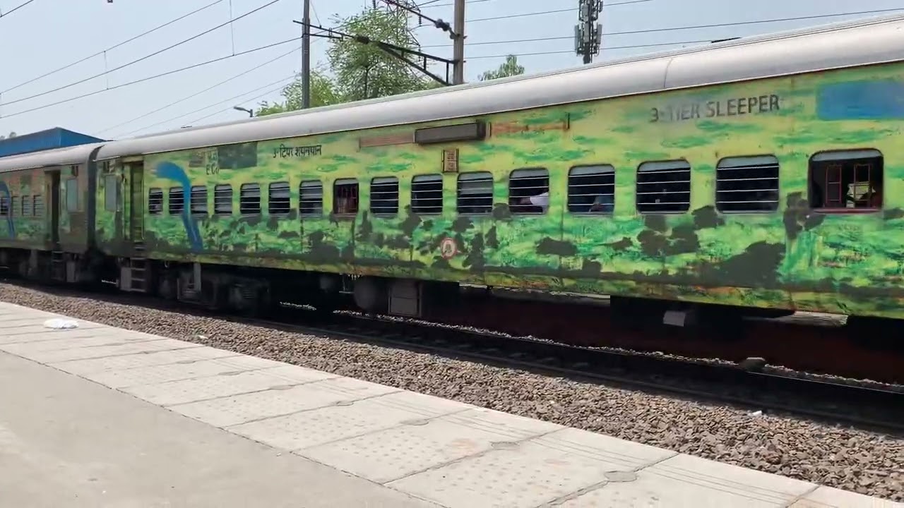 12282 Ndls - BBS Duronto Express via Adra junction with GZB WAP-7 last ...