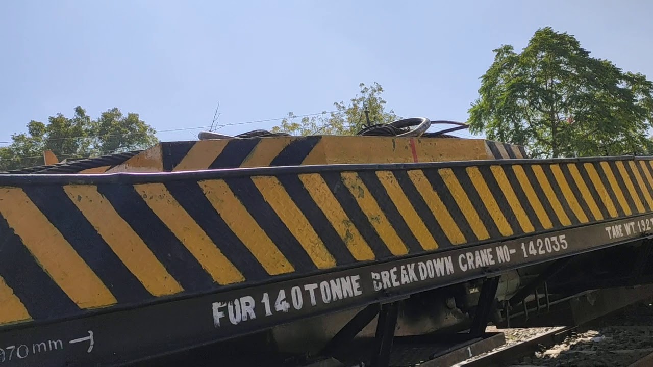 How to work breakdown 140 ton crane.... - YouTube