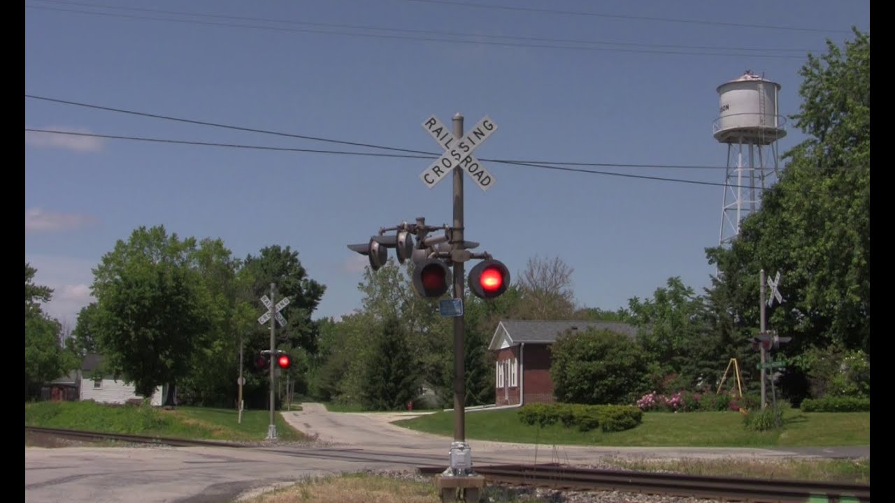 Railroad Crossings On BNSF Barstow sub Part 1 - YouTube