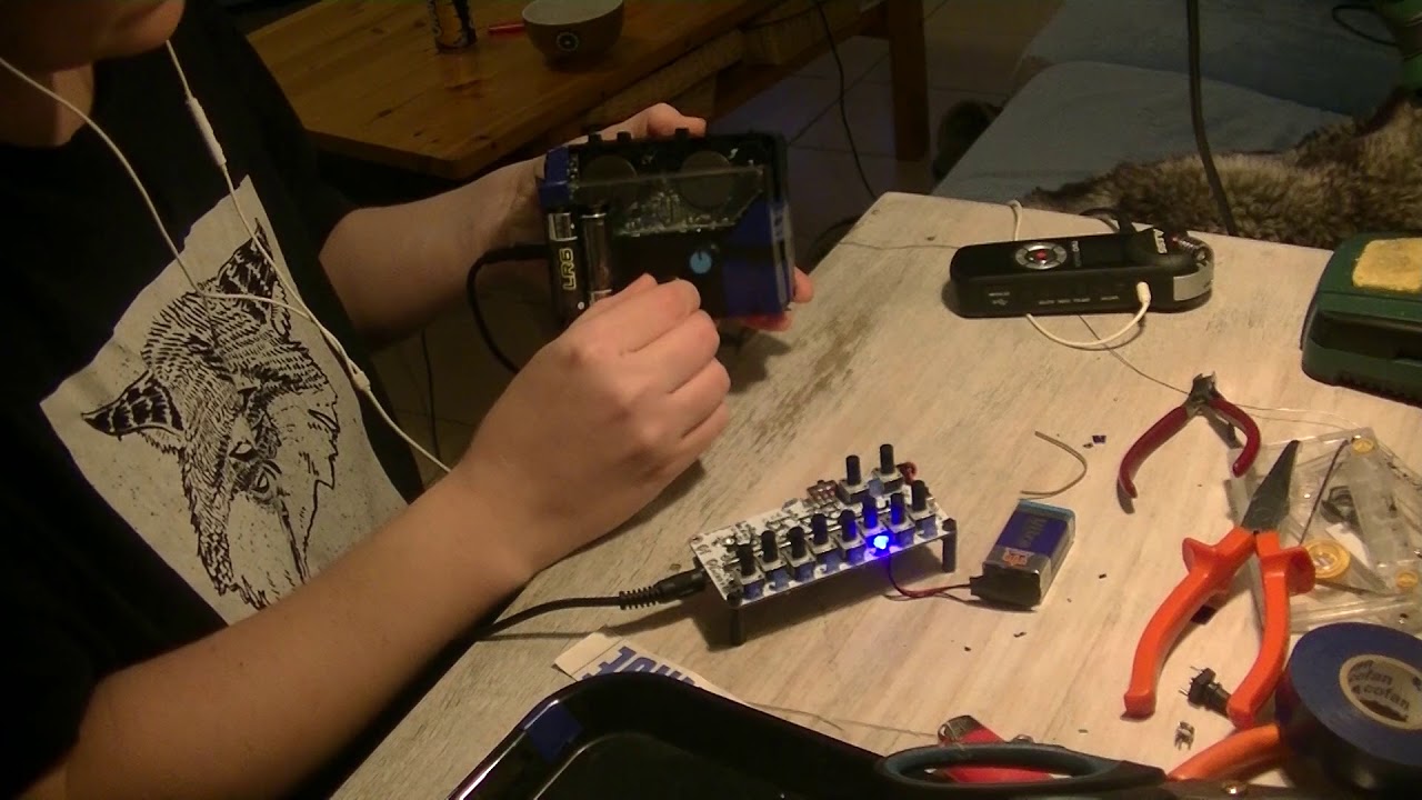 Quassine - Walkwomen // CV bent Walkman - YouTube