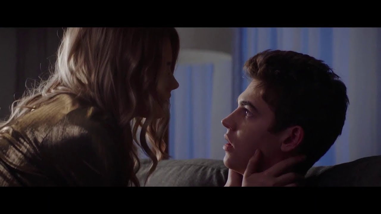 After We Collided Kiss Scene — Tessa and Hardin Josephine Langford and ...