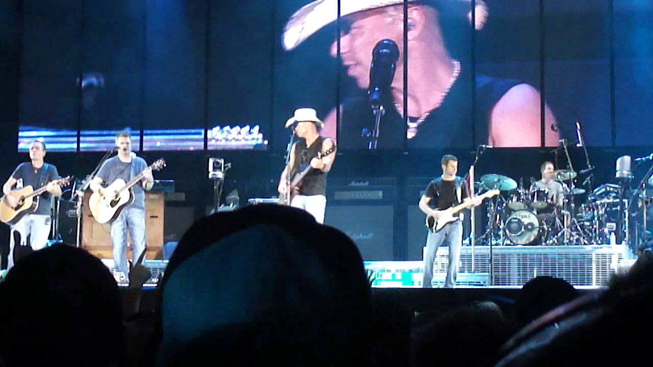 Kenny Chesney, Boys of Fall, Wildwood - YouTube