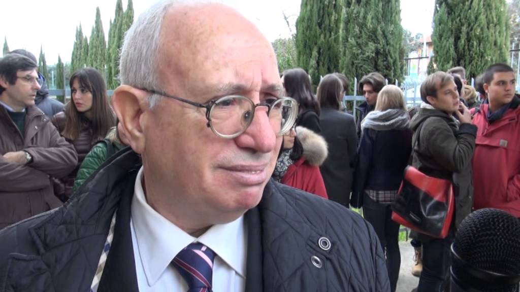 Il Generale Mini incontra gli studenti dei Licei di Arezzo - YouTube