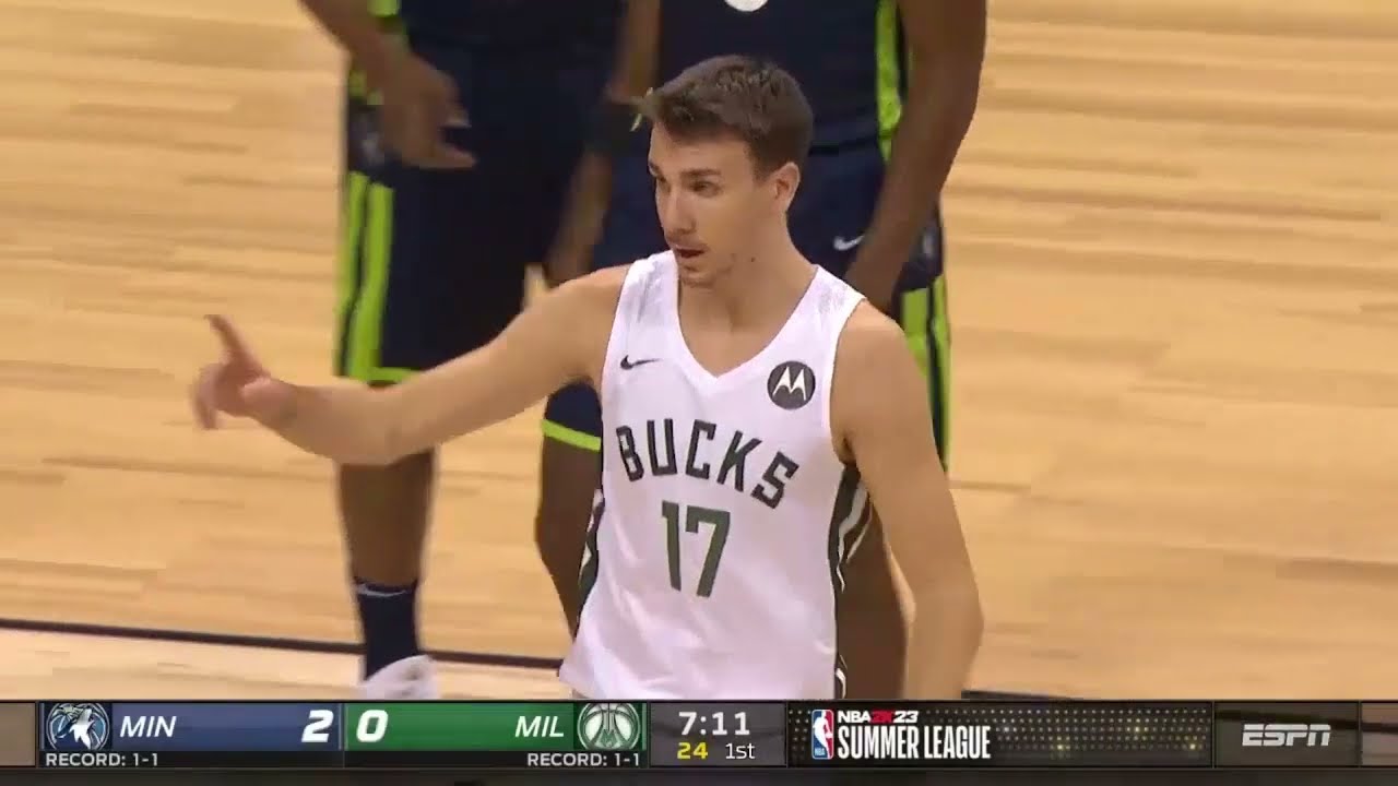 Il est choisi en dernier pour intégrer la nba, voici le premier match d ...