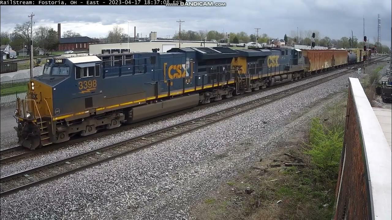 CSX 3398 leads manifest through Fostoria - YouTube