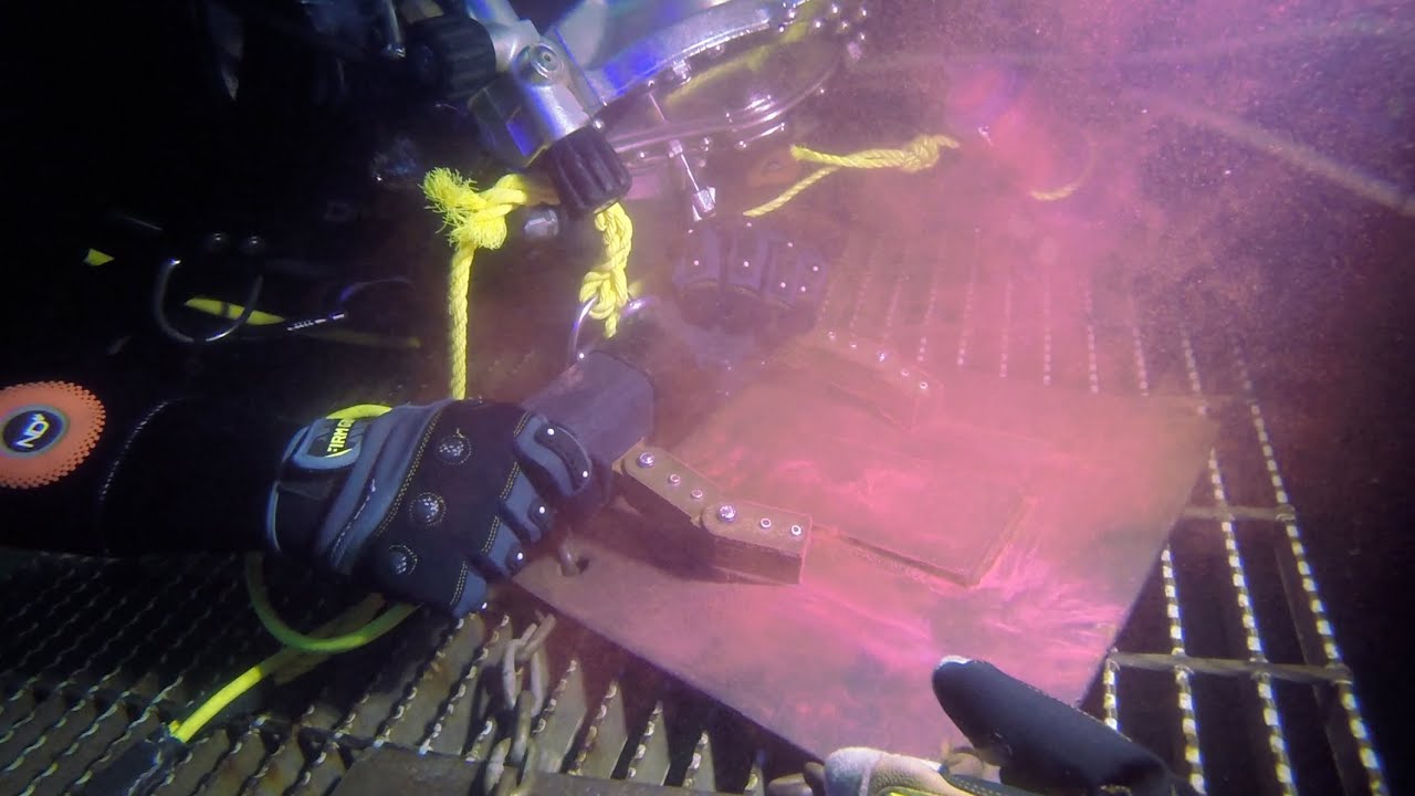 NDT Training using MPI - 50 FT Dive in Drysuits - YouTube