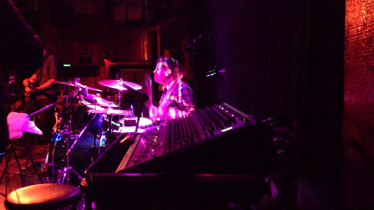 Bryan Taylor Drum Solo at the Troubadour (w/Tyrone Wells) - YouTube