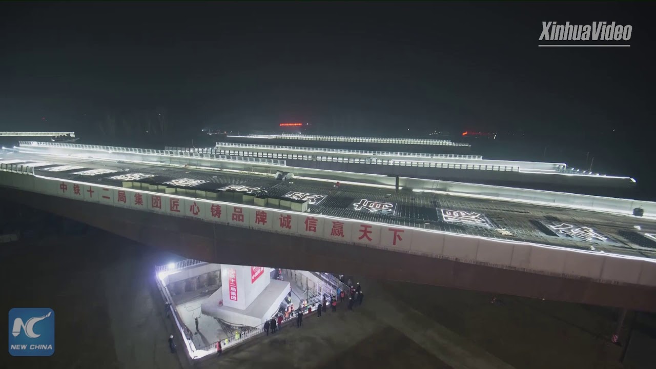 New record! Four bridges rotate simultaneously above busy rail line ...