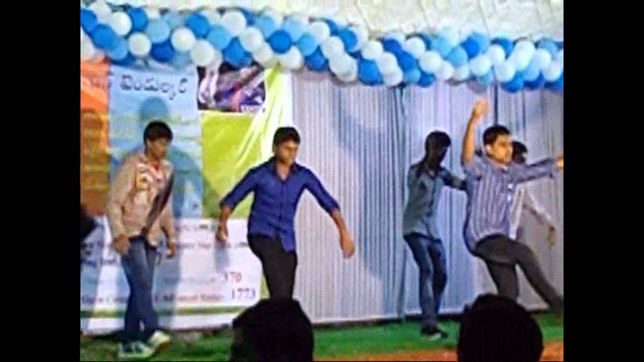 Dance Performance of College Students - YouTube