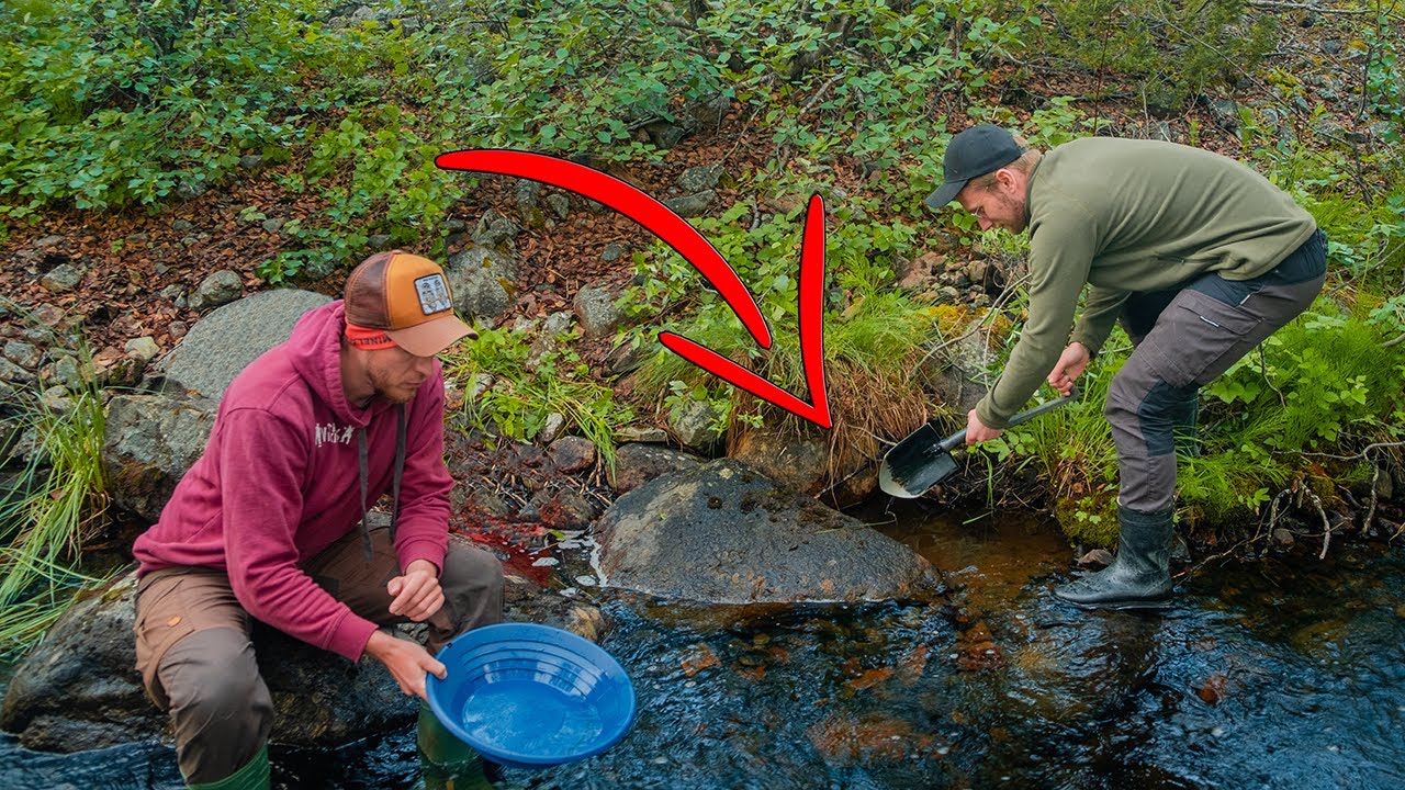 Found an Amazing Crevice while Gold Prospecting - YouTube